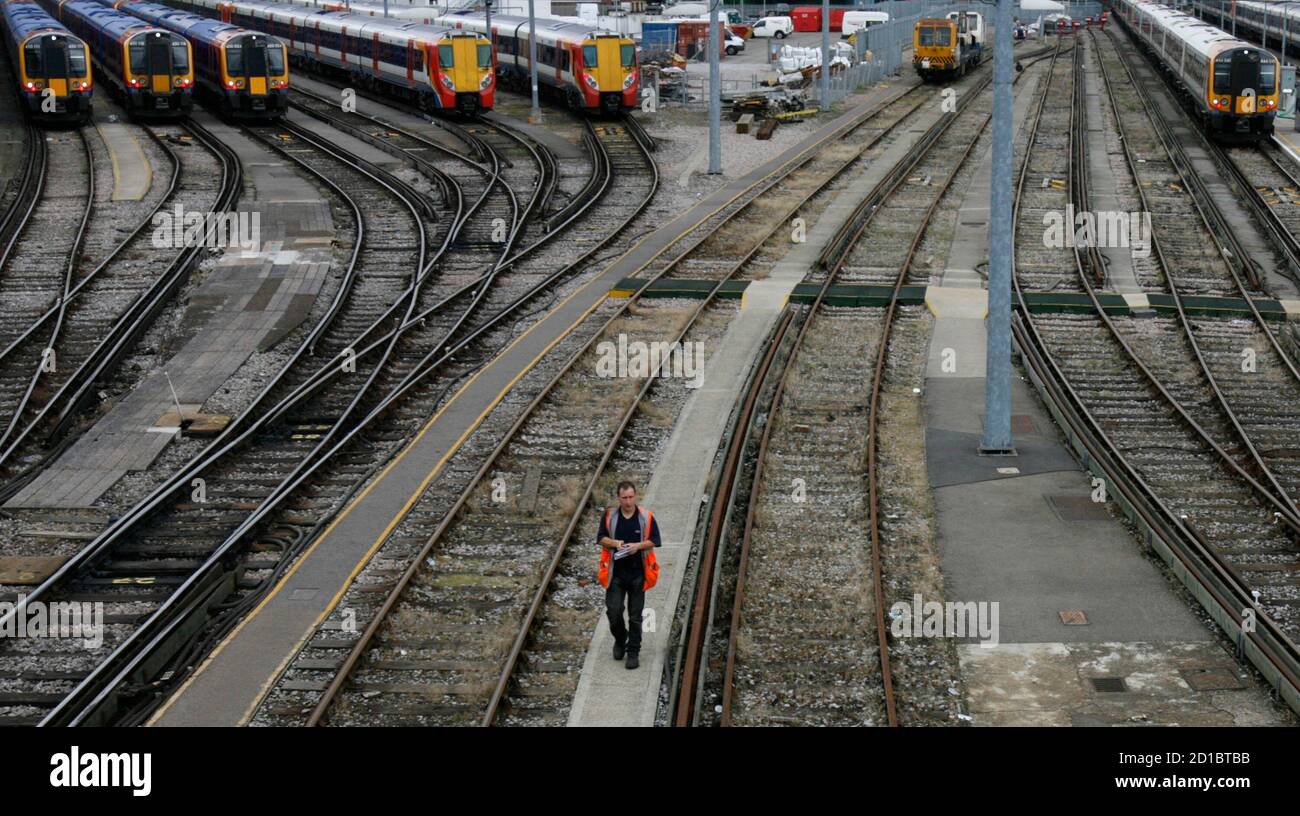 Networkrail worker hi-res stock photography and images - Alamy
