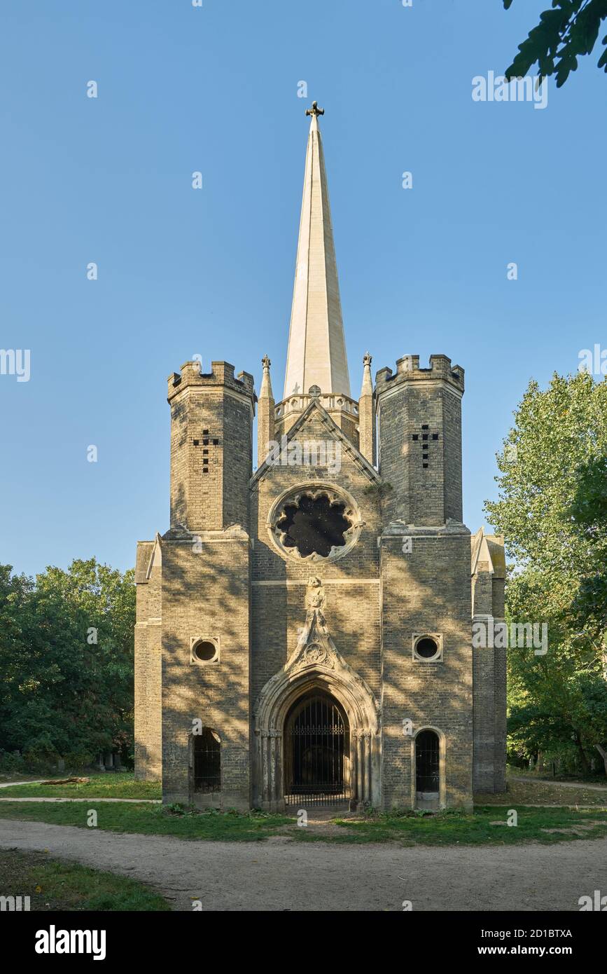 Abandoned chapel abney park cemetery hi-res stock photography and ...