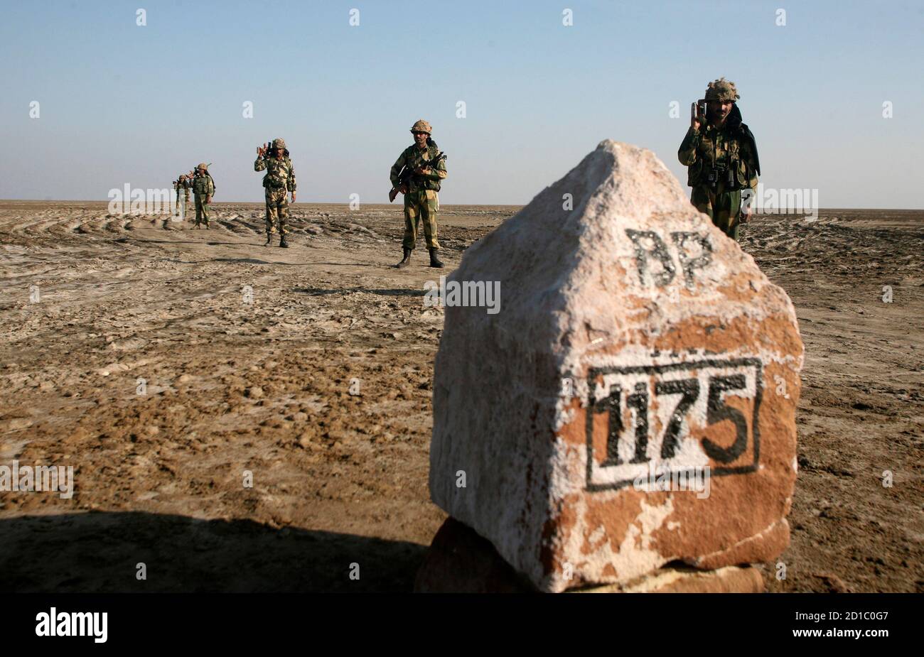 Soldiers bsf border security force hi-res stock photography and images ...