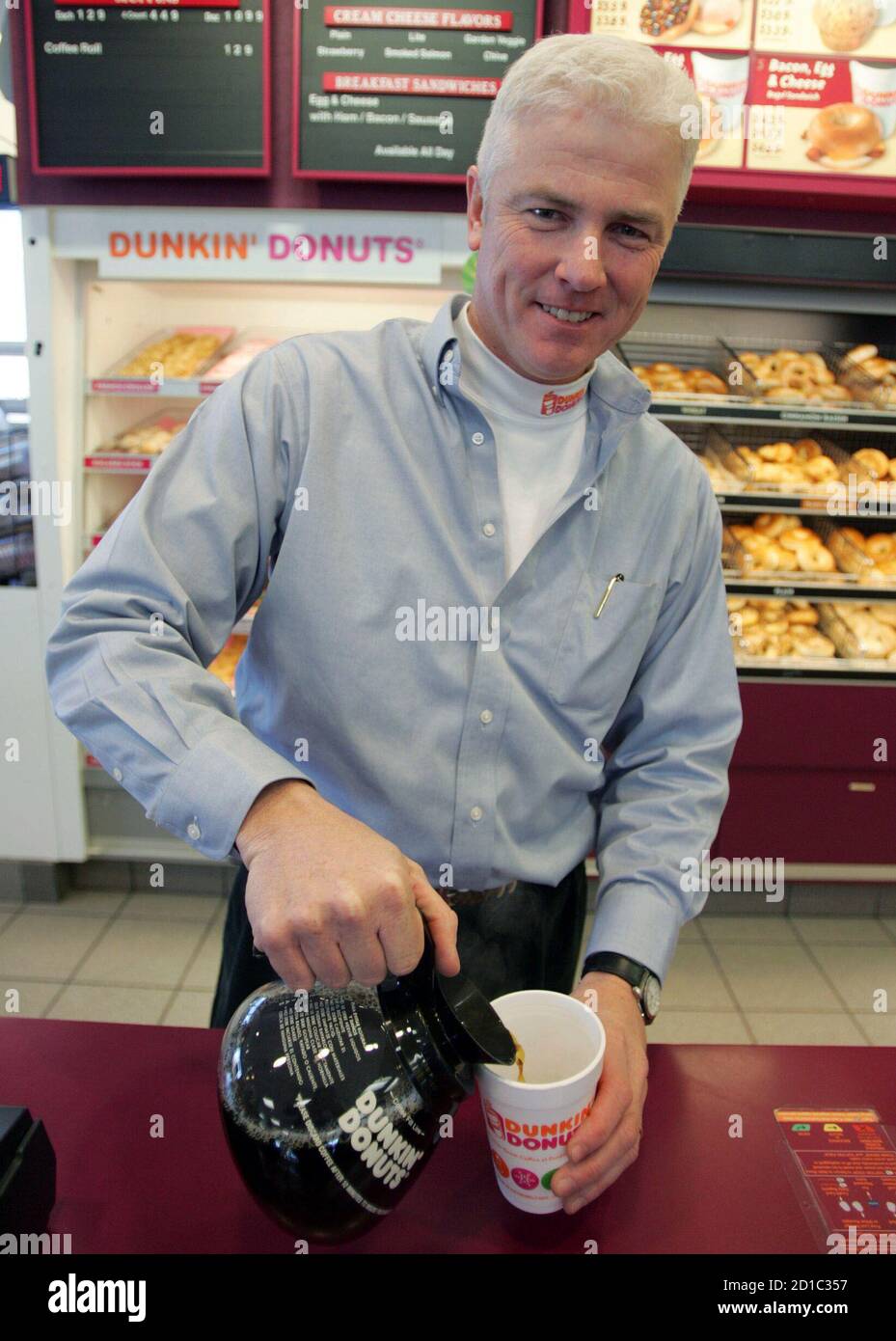 Dunkin donuts coffee cup hi-res stock photography and images - Alamy