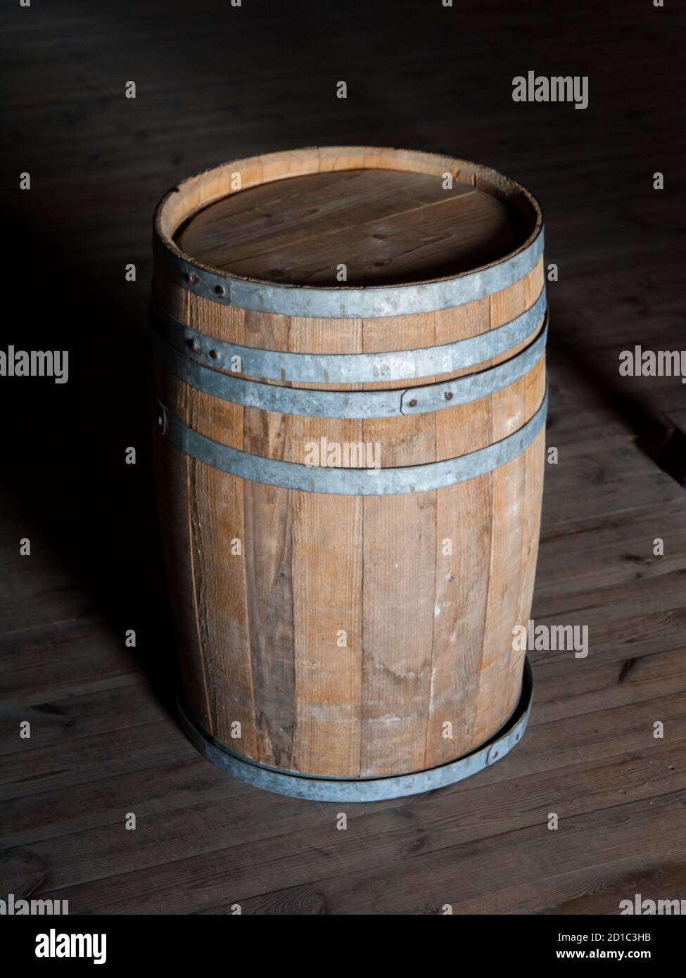 Old wooden beer barrel hi-res stock photography and images - Alamy