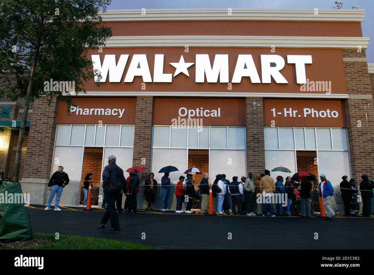 Customers in line wal mart hi-res stock photography and images - Alamy