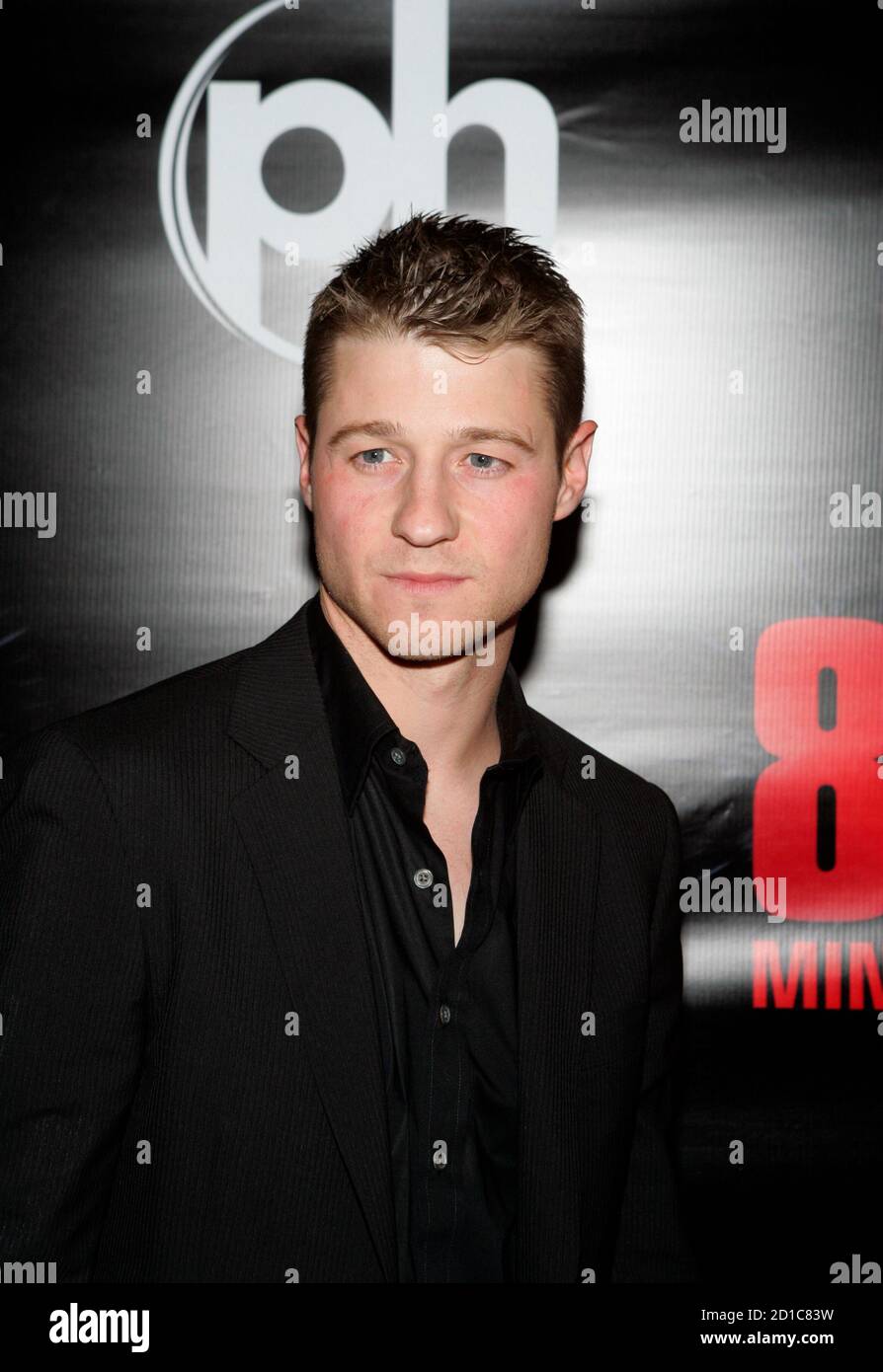 Benjamin mckenzie hi-res stock photography and images - Alamy