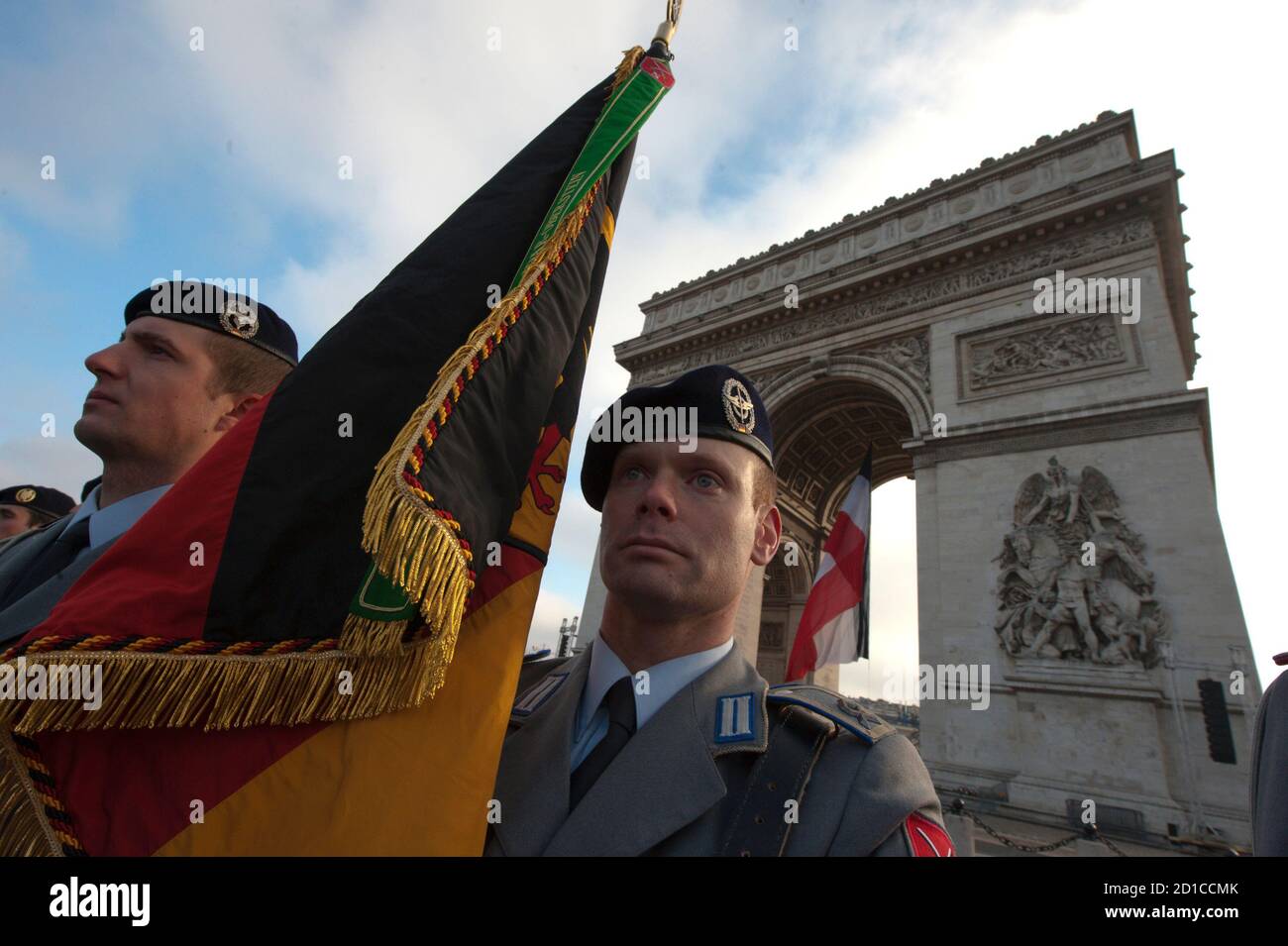 German soldiers paris arc hi-res stock photography and images - Alamy