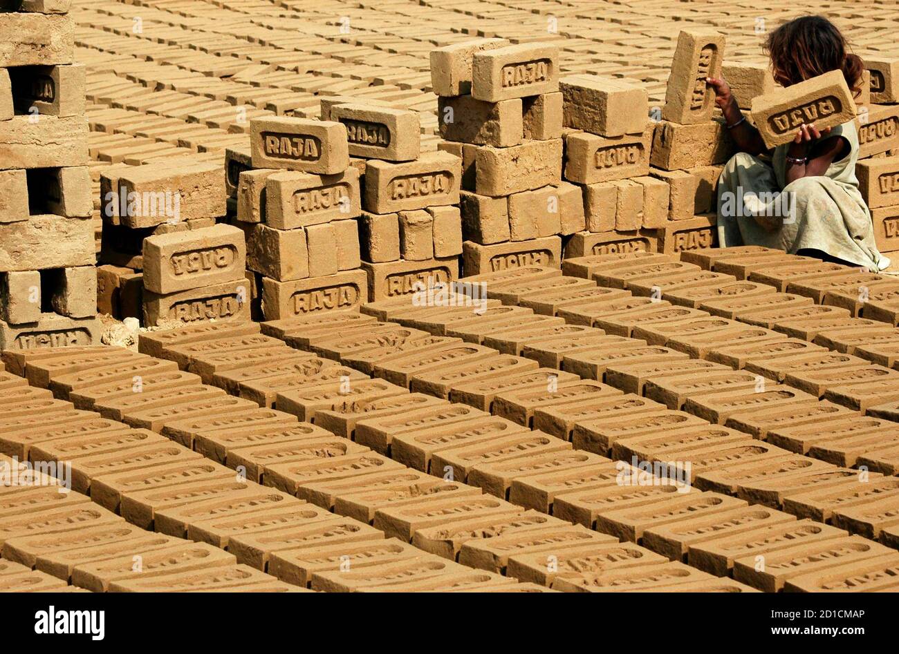 Child labour india brick hi-res stock photography and images - Alamy