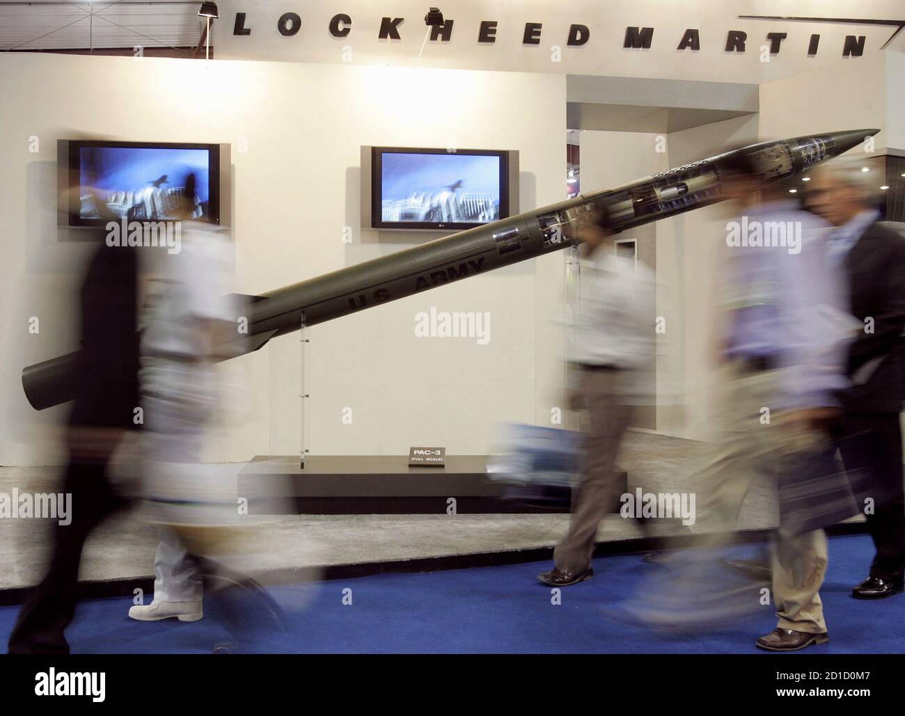 Weapons market stall hi-res stock photography and images - Alamy