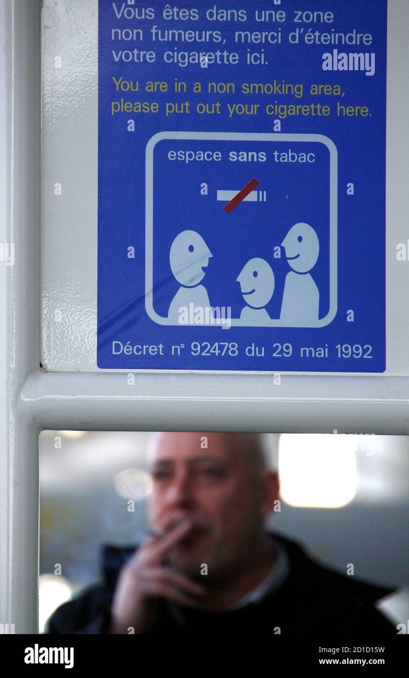 Anti smoking poster france hi-res stock photography and images - Alamy