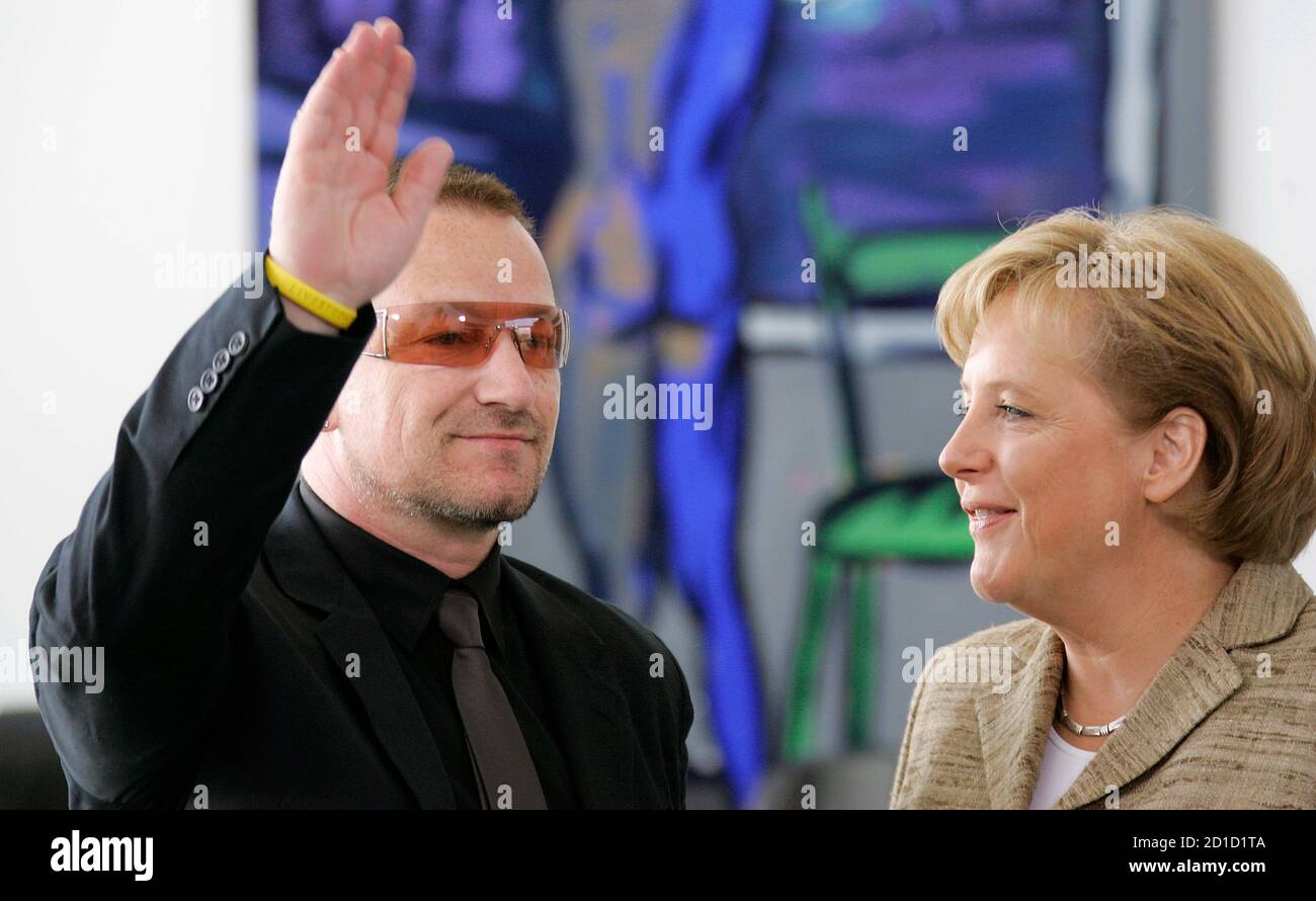 U2 pose in hi-res stock photography and images - Alamy