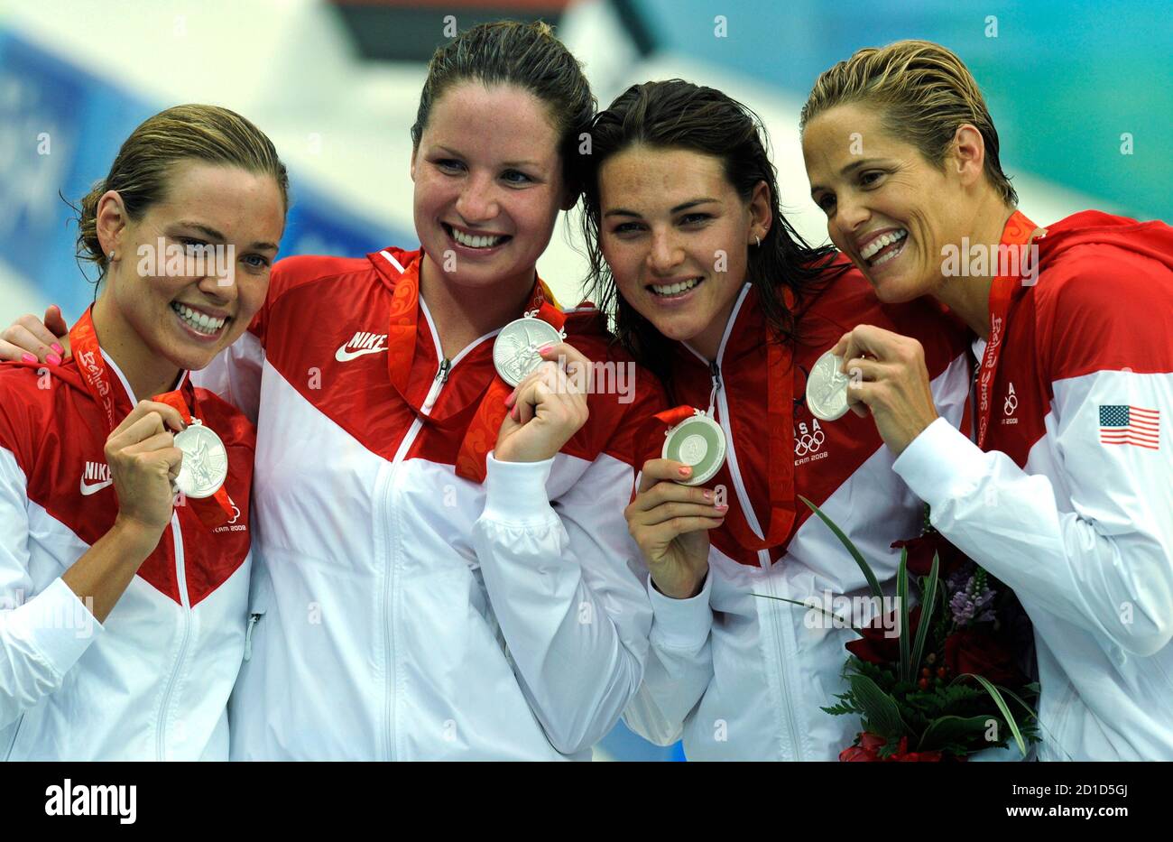 Natalie coughlin kara lynn joyce hi-res stock photography and images ...