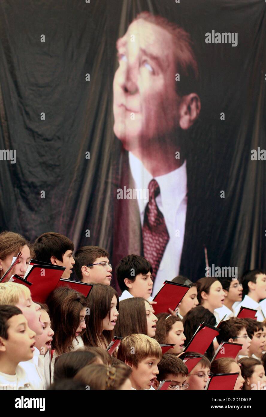 Turkish children sing hi-res stock photography and images - Alamy