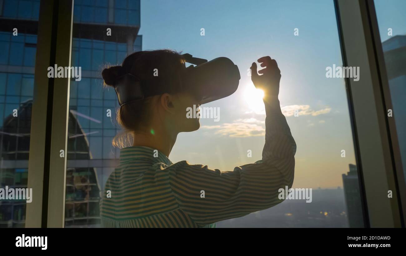 Headset vr visual hand vision hi-res stock photography and images - Alamy