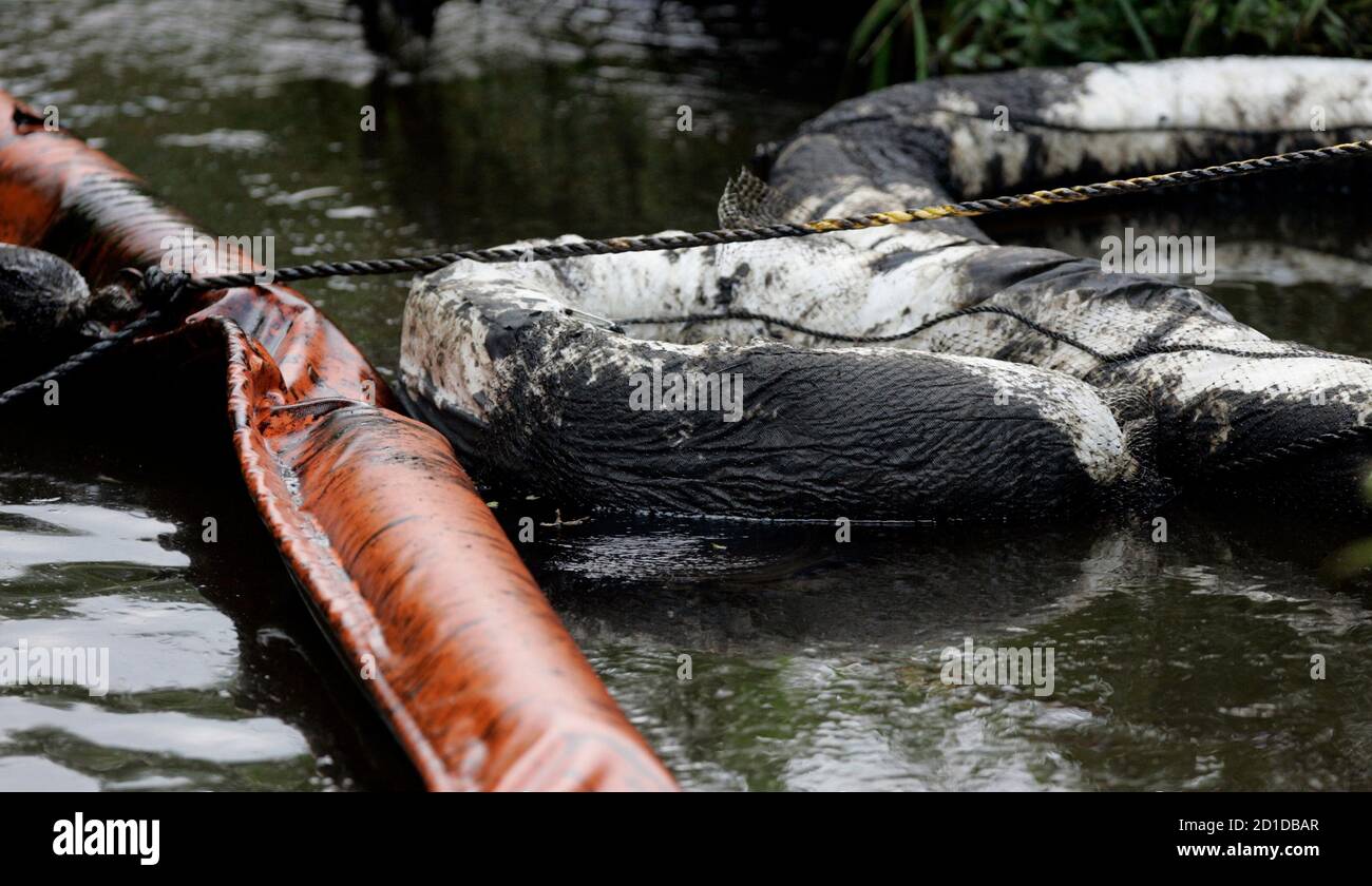 Michigan oil spill kalamazoo river 2010 hi-res stock photography and ...