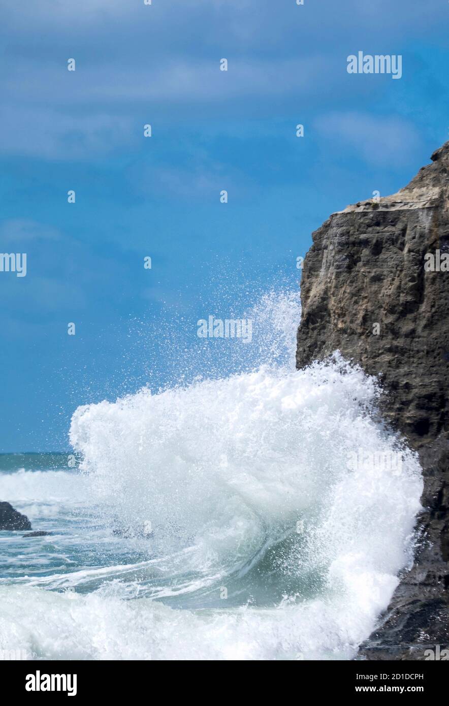 Wave against the cliff hi-res stock photography and images - Alamy