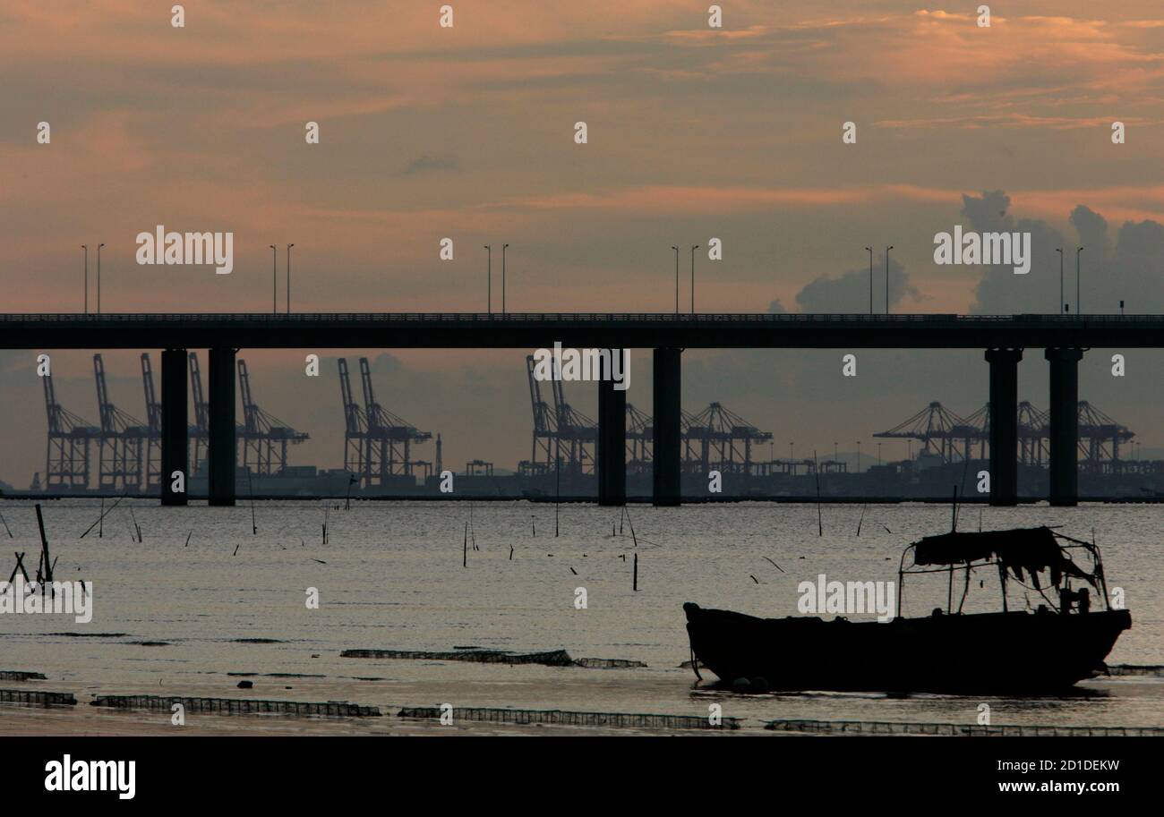 Hong kong shenzhen western bridge hi-res stock photography and images ...