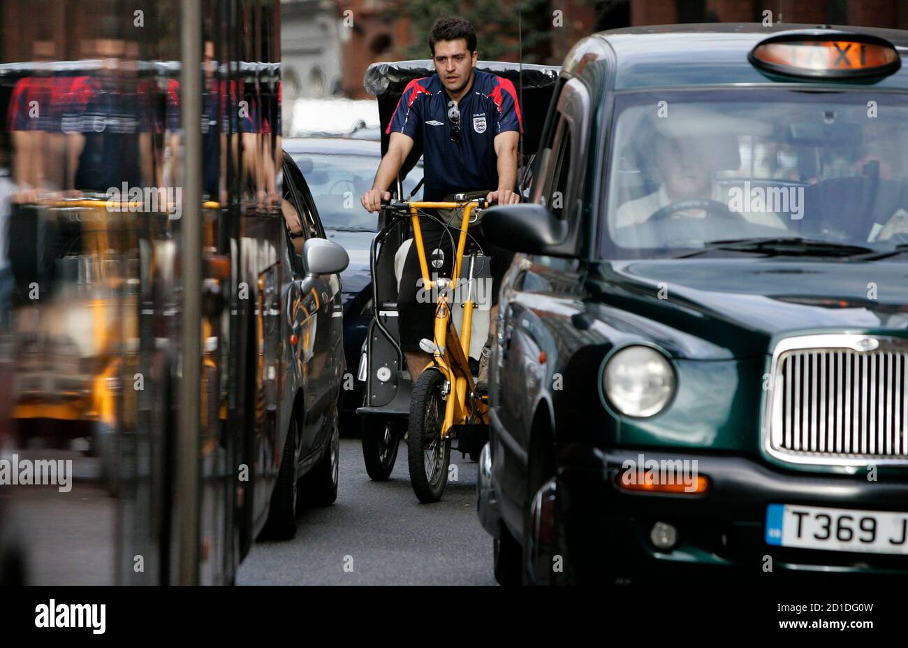 London black taxi 1990s hi-res stock photography and images - Alamy