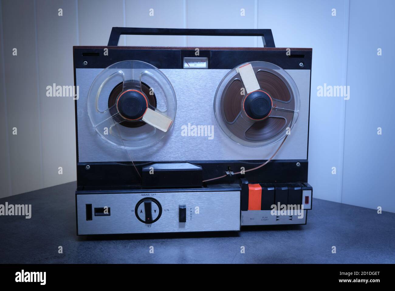 Open reel tape recorder hi-res stock photography and images - Alamy