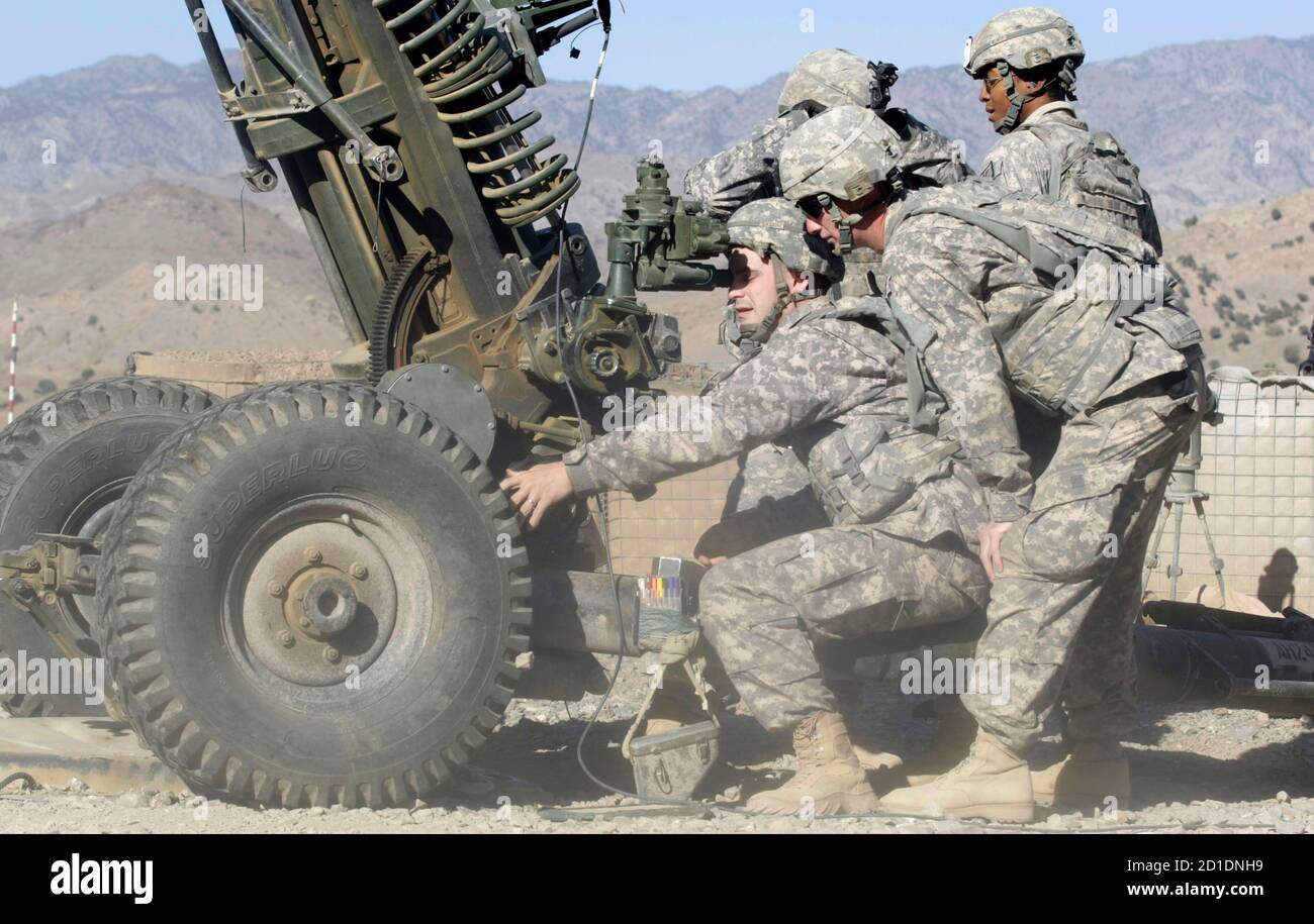 105mm Howitzer High Resolution Stock Photography and Images - Alamy