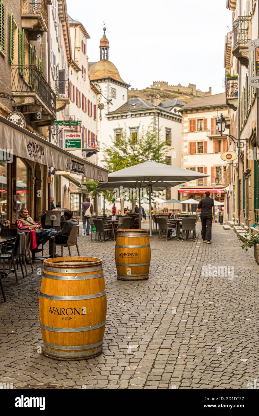 Square color photograph hi-res stock photography and images - Alamy