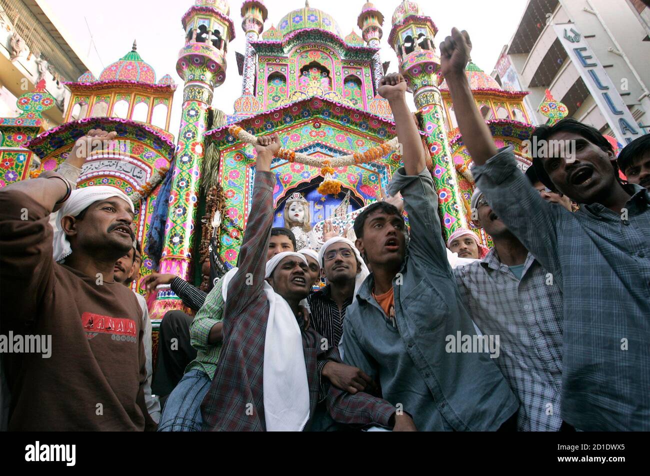 Tomb in karachi hi-res stock photography and images - Alamy