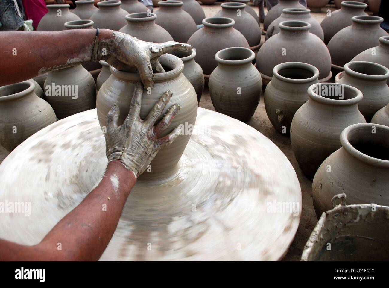 Earthen pot india hi-res stock photography and images - Alamy
