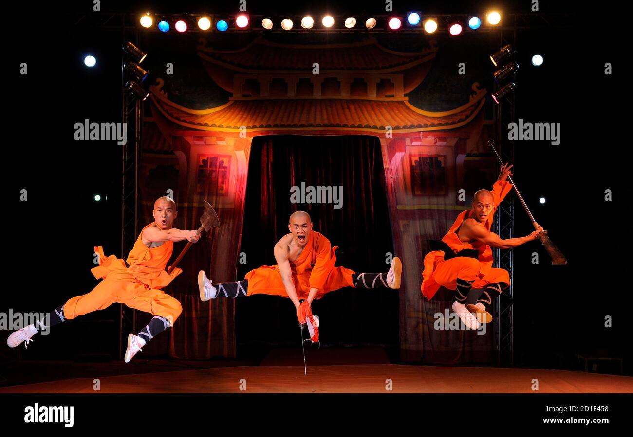 Chinese state circus hi-res stock photography and images - Alamy