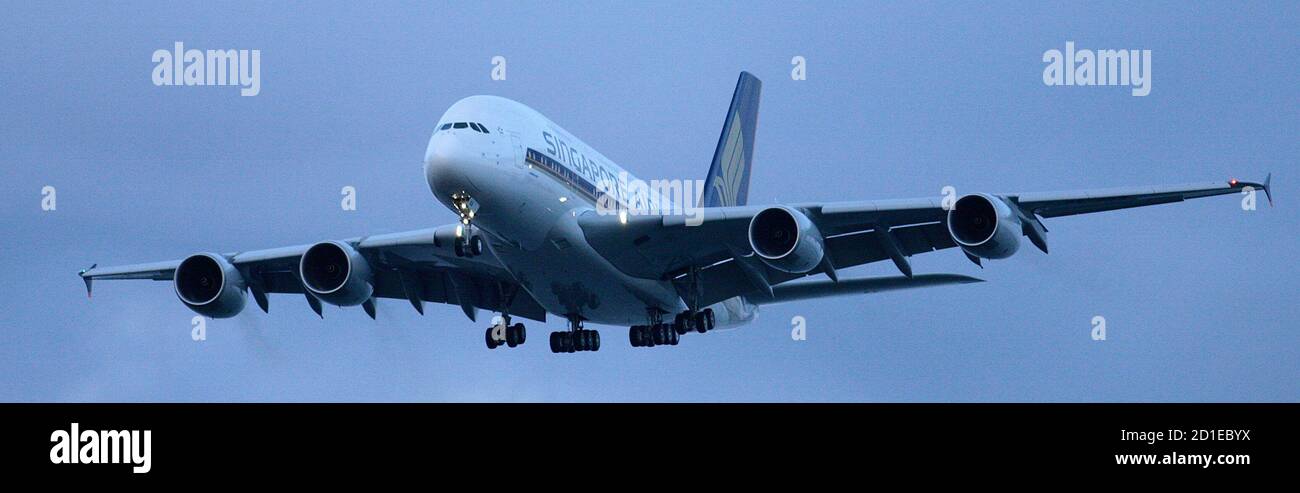 2007 airbus a380 singapore hi-res stock photography and images - Alamy