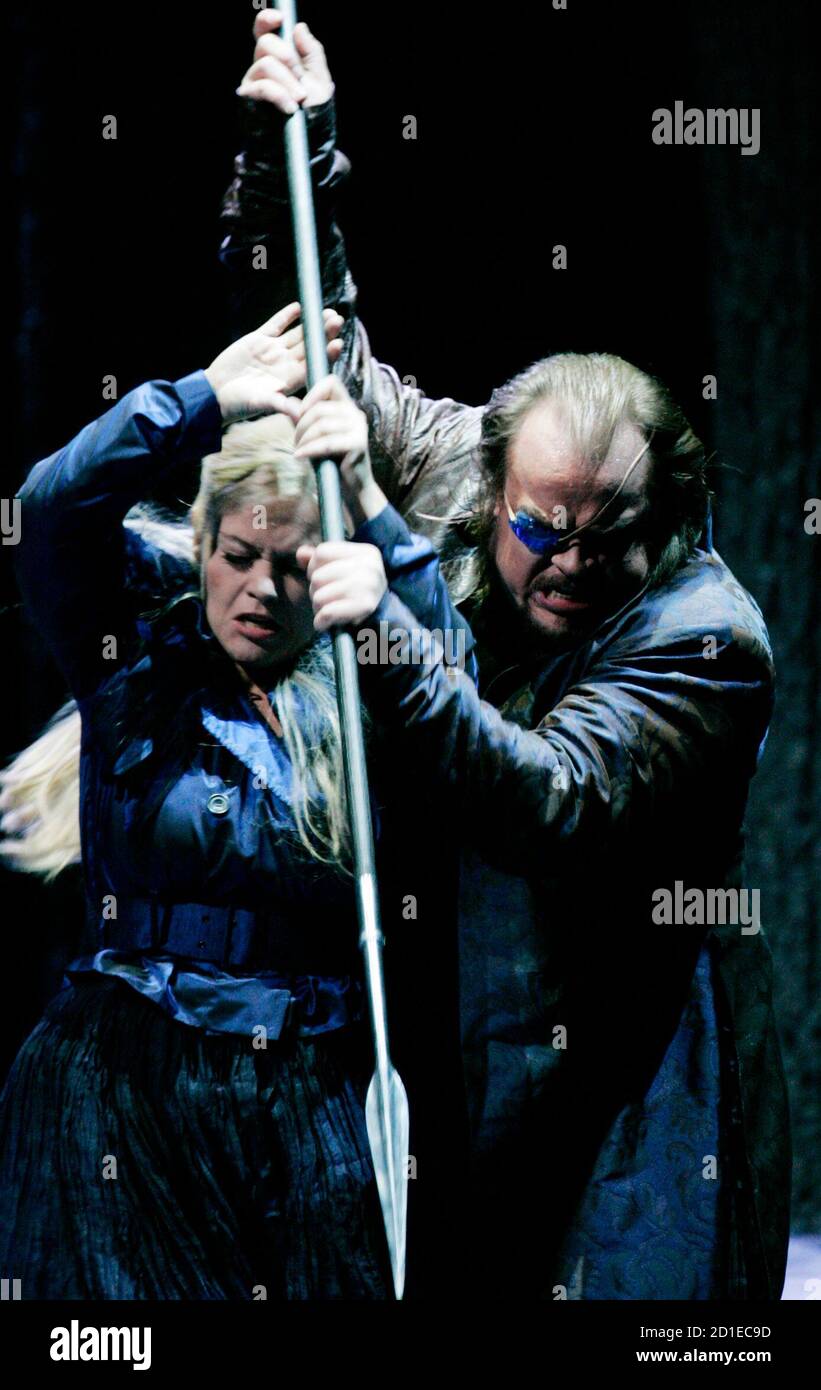 Walkuere bruennhilde wotan hi-res stock photography and images - Alamy