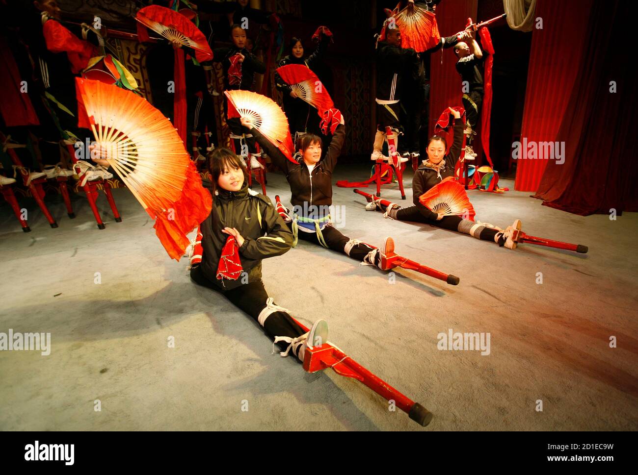 Performing traditional chinese fan dance hi-res stock photography and ...