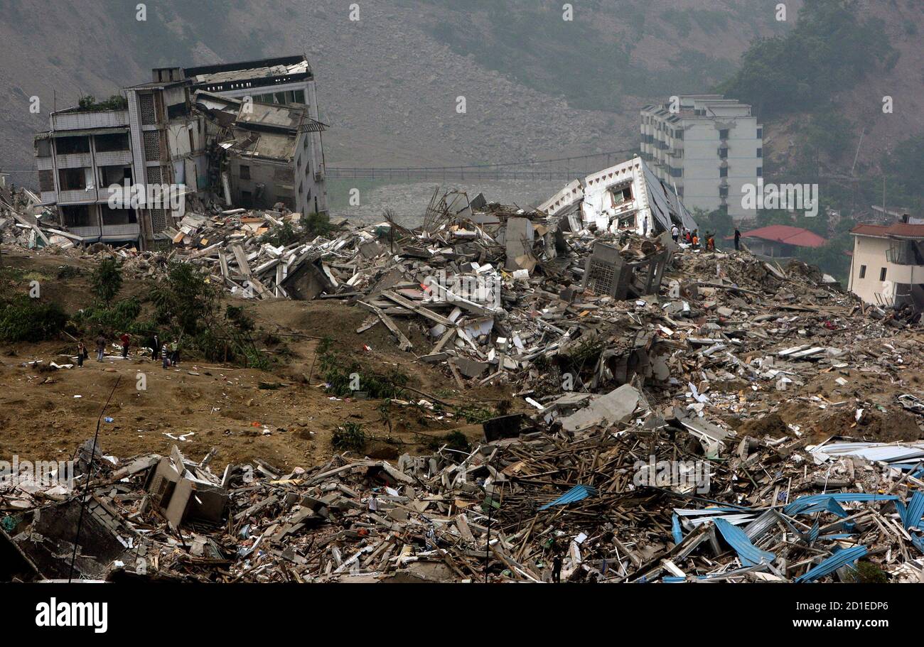 Sichuan earthquake collapsed buildings hi-res stock photography and ...
