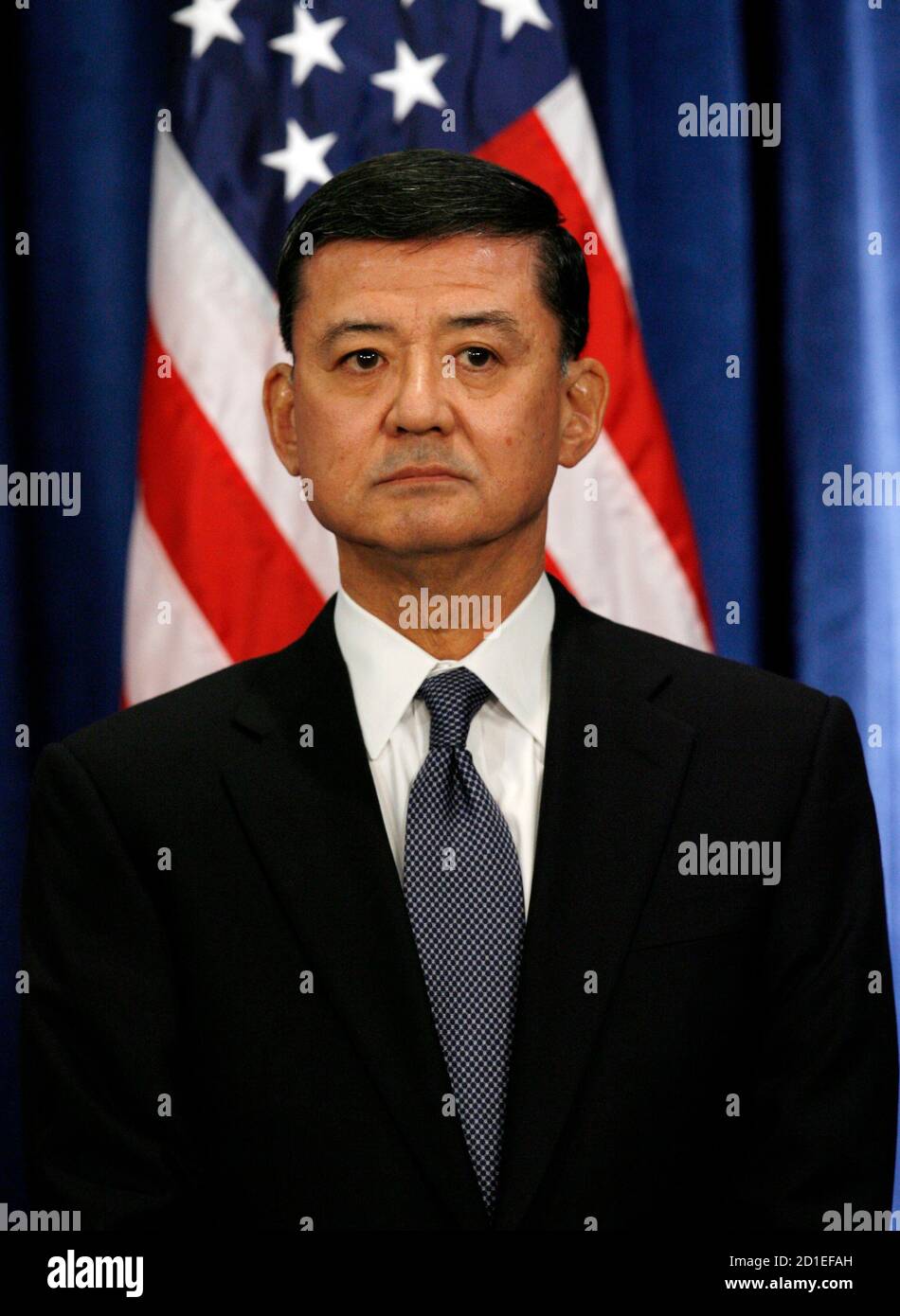 General eric k shinseki hi-res stock photography and images - Alamy
