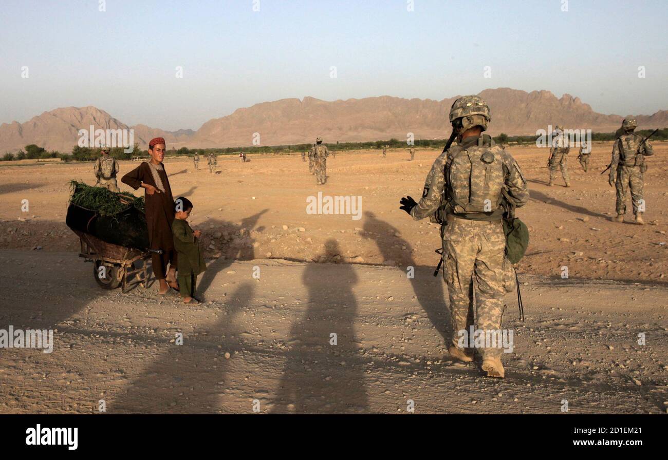 101st airborne division artillery hi-res stock photography and images ...