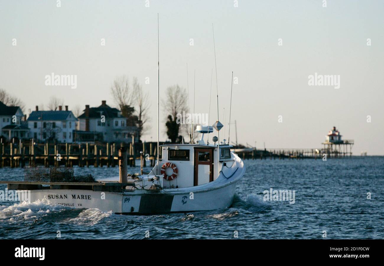 Chesapeake bay deadrise hi-res stock photography and images - Alamy