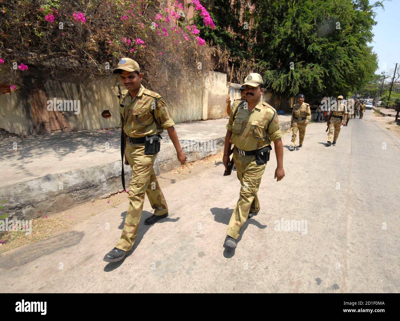 India police patrolling hi-res stock photography and images - Alamy