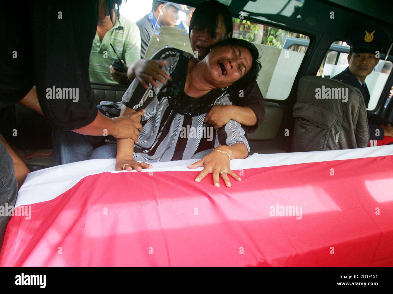 Family plane cry hi-res stock photography and images - Alamy