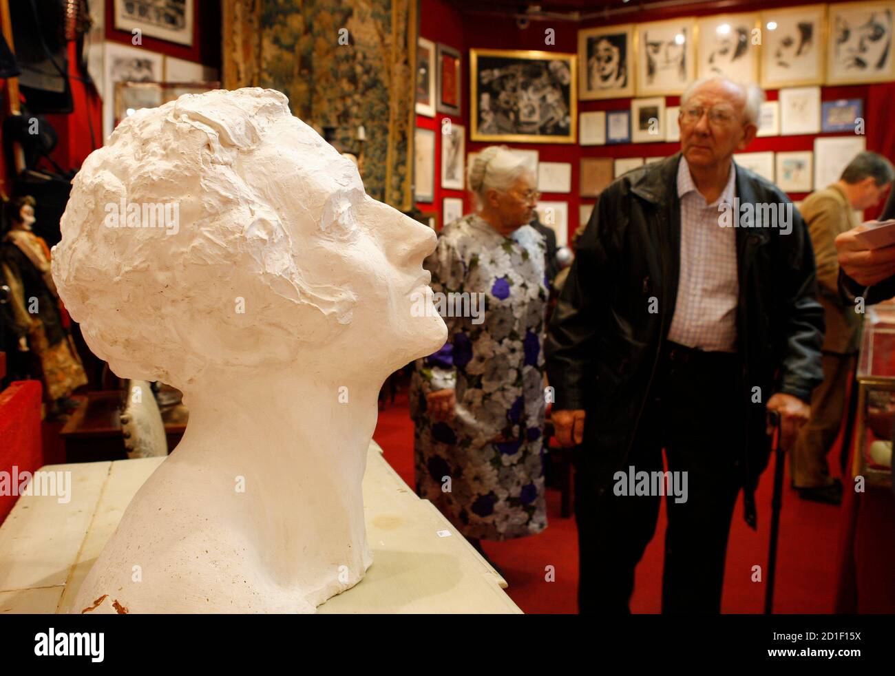 Famous french mime hi-res stock photography and images - Alamy