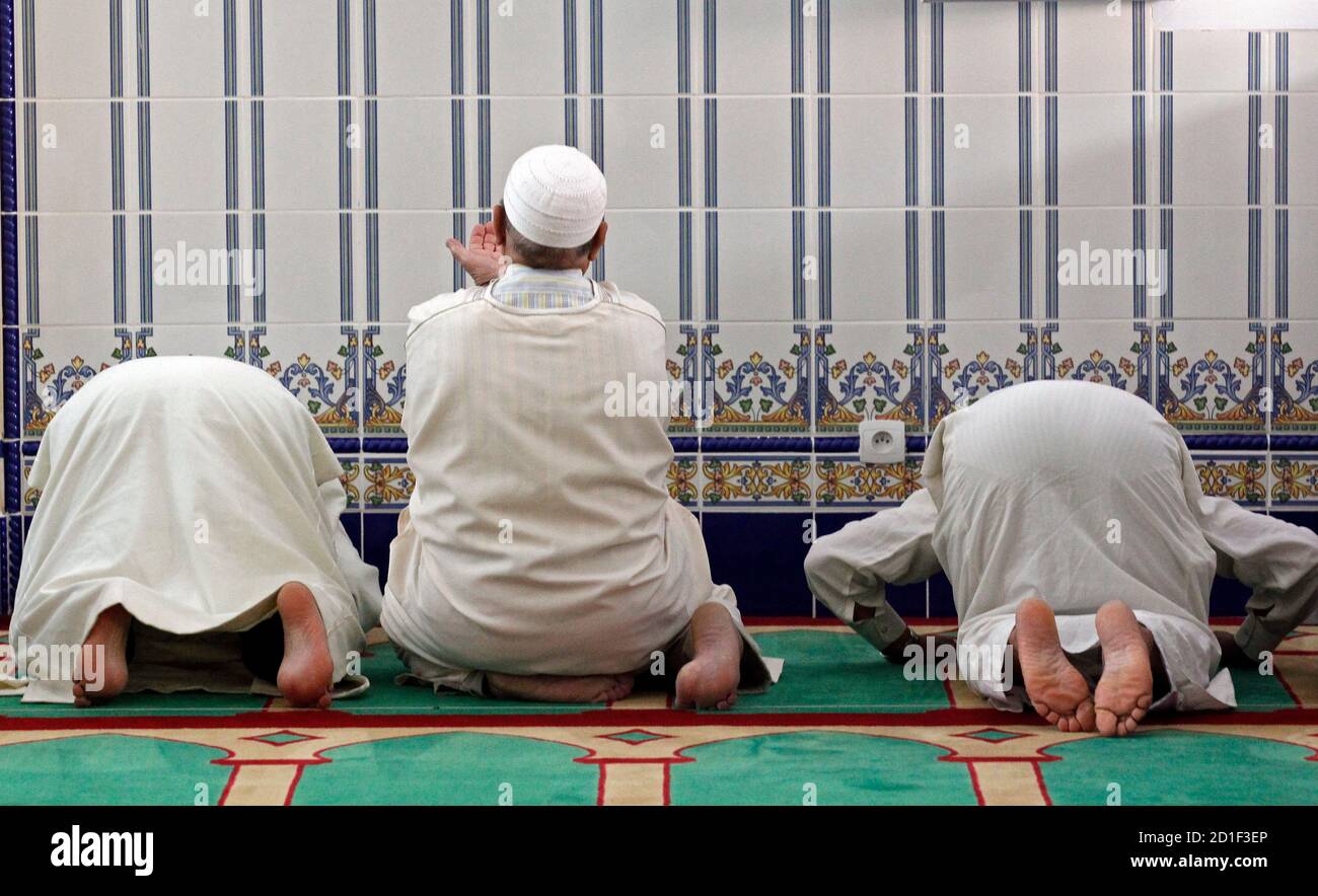 Barefoot In Mosque High Resolution Stock Photography and Images - Alamy