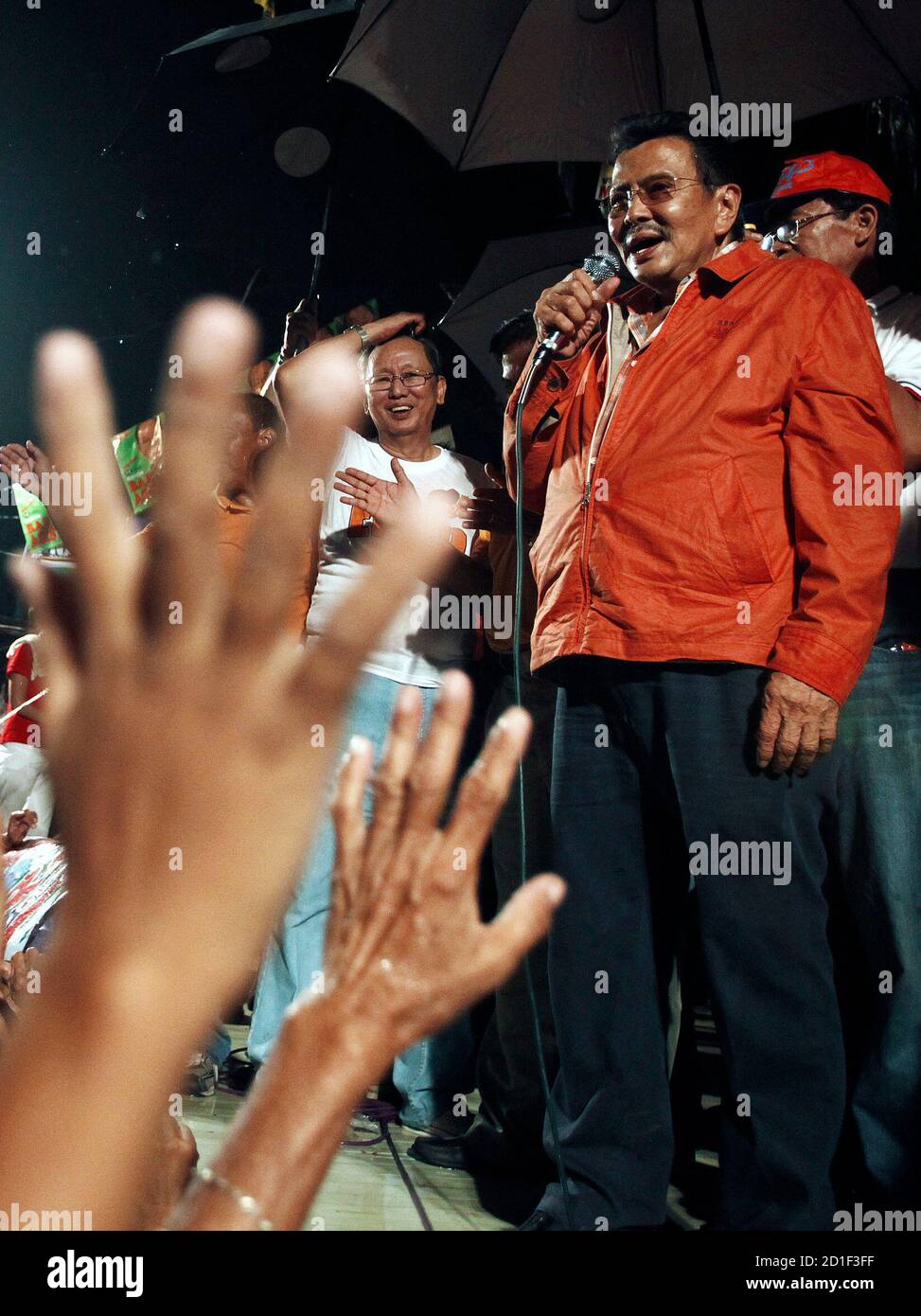 Philippine president joseph estrada in hi-res stock photography and ...