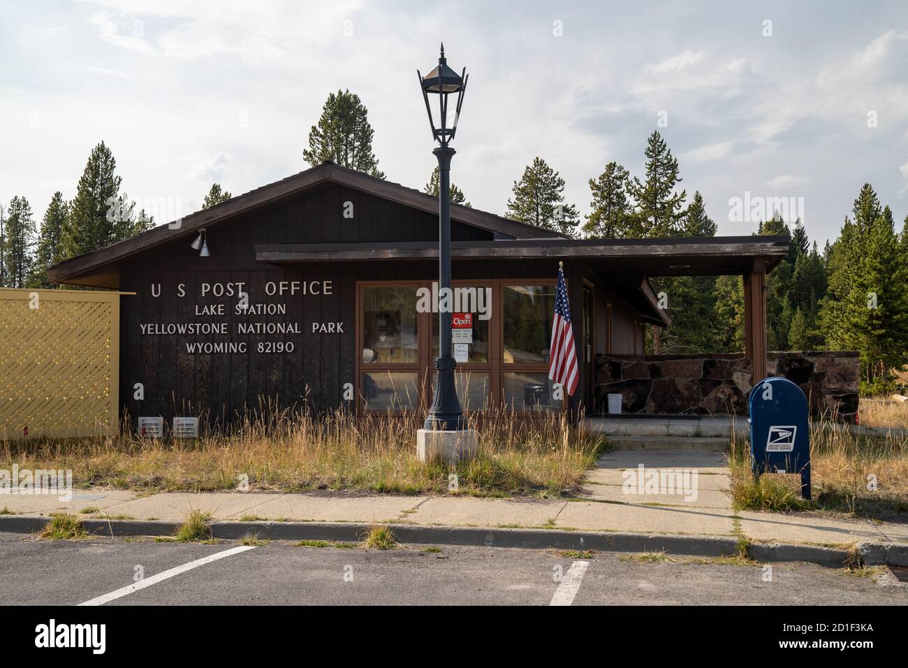 Us post office package hi-res stock photography and images - Alamy