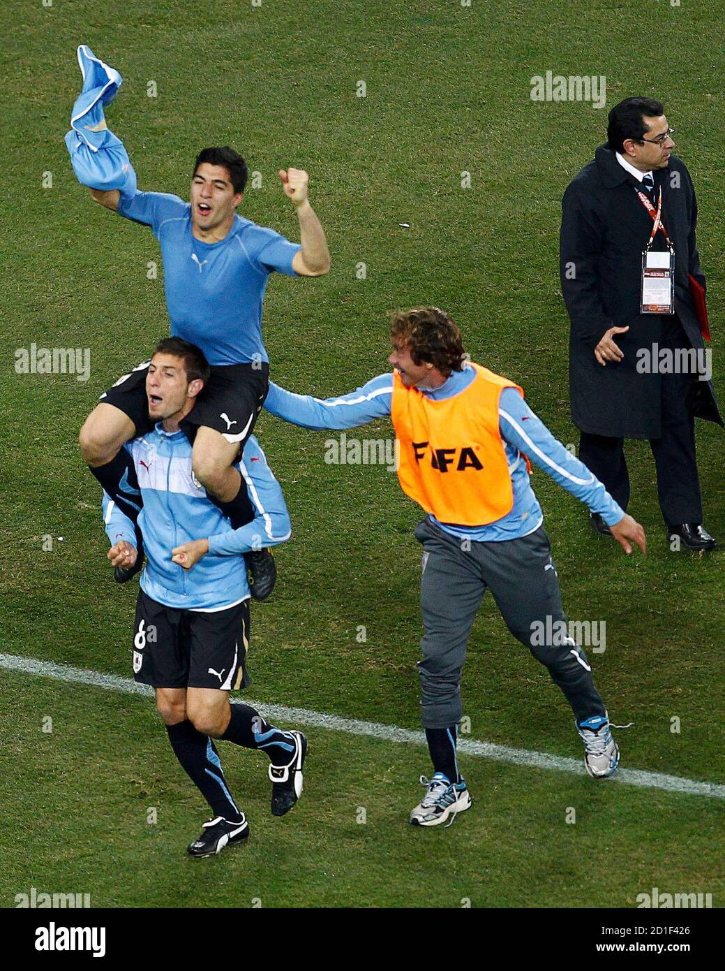 Luis suarez ghana 2010 hi-res stock photography and images - Alamy