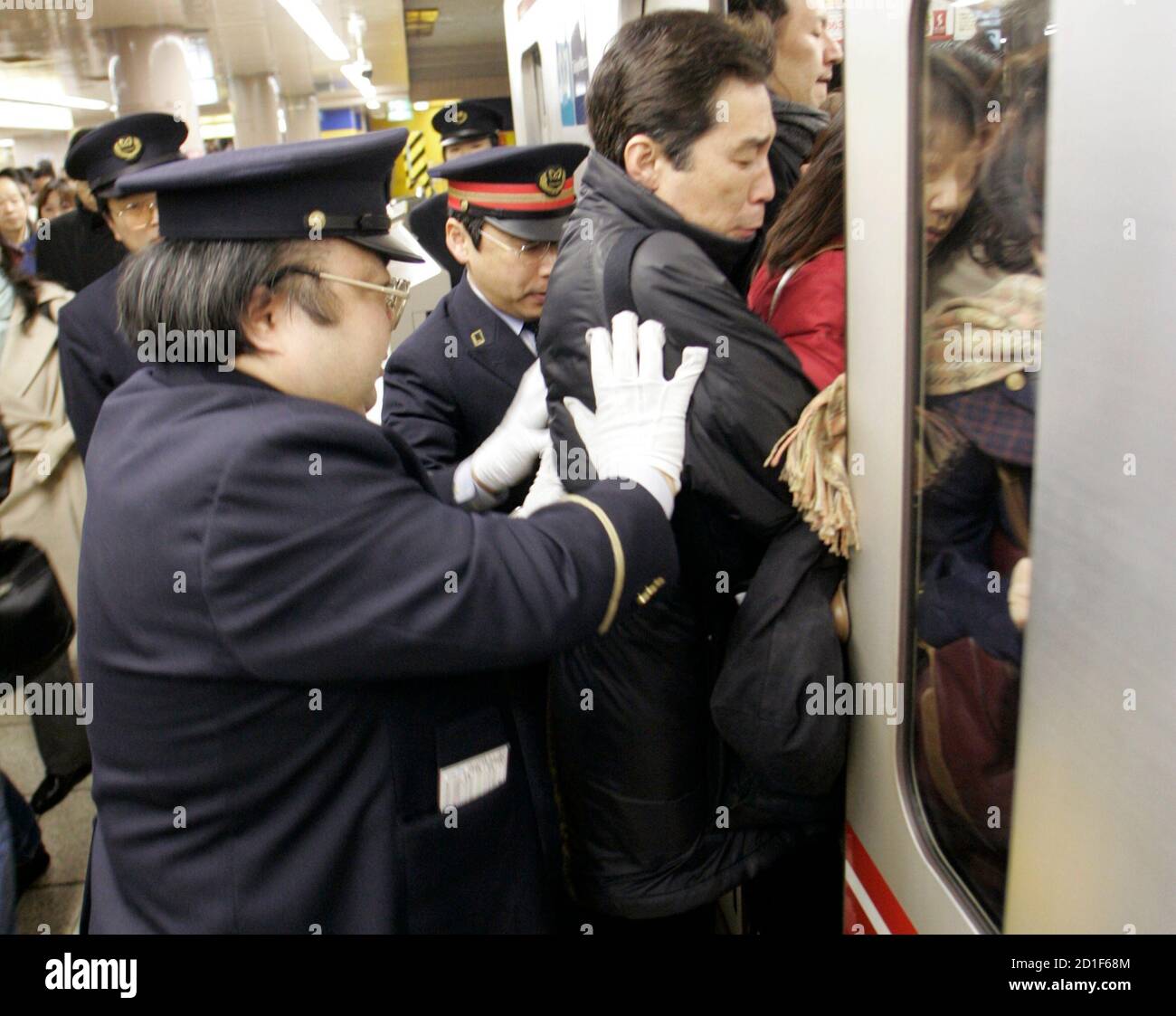 Japan tokyo station 2007 hi-res stock photography and images - Alamy