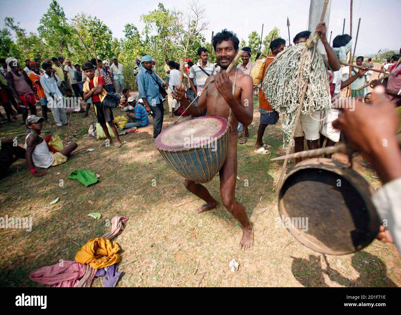Indian hunting dance hi-res stock photography and images - Alamy