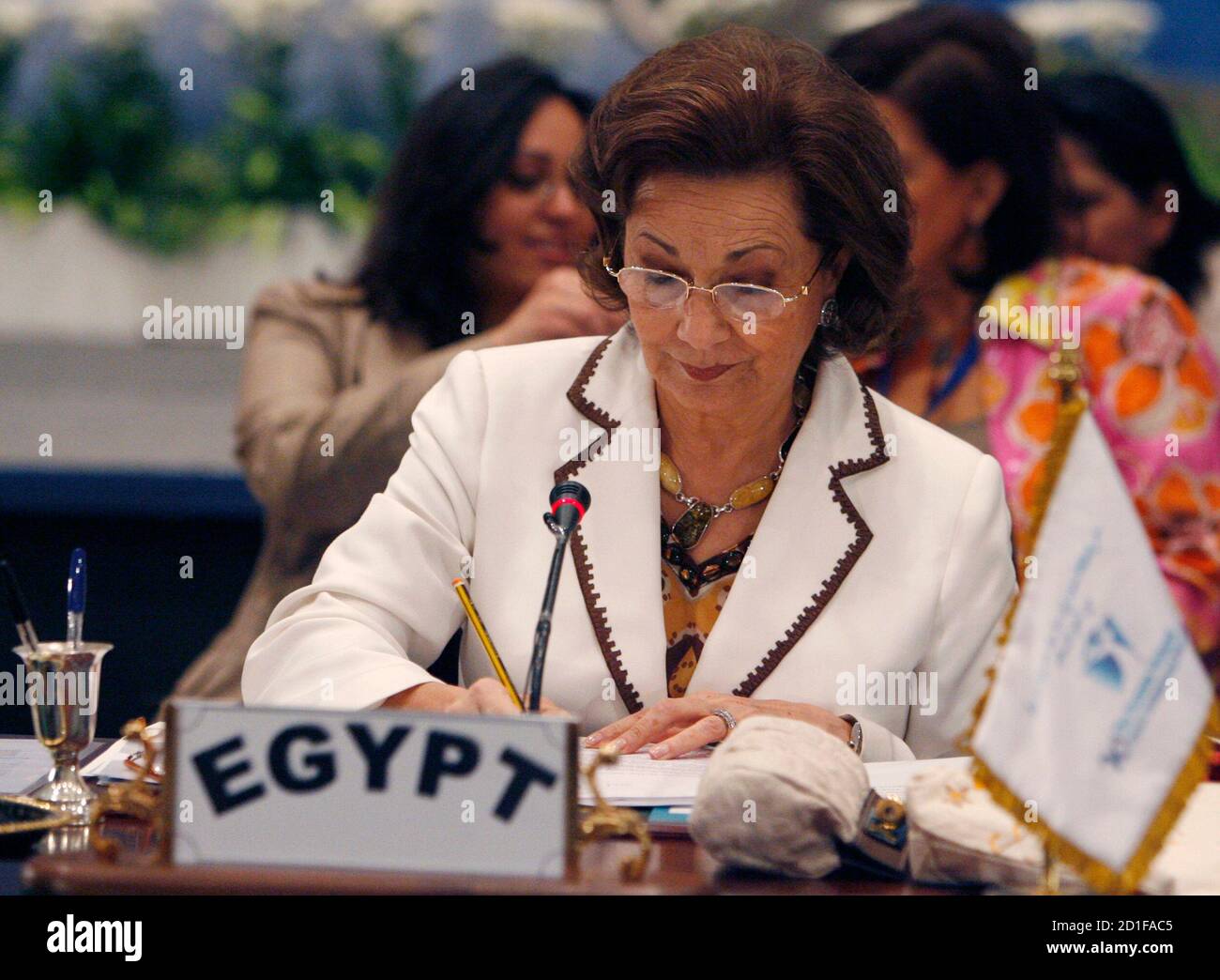 Suzanne mubarak hi-res stock photography and images - Alamy