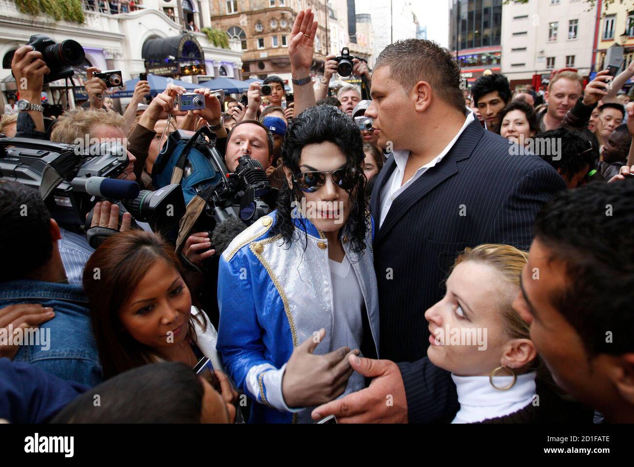 Michael jackson 2008 london hi-res stock photography and images - Alamy