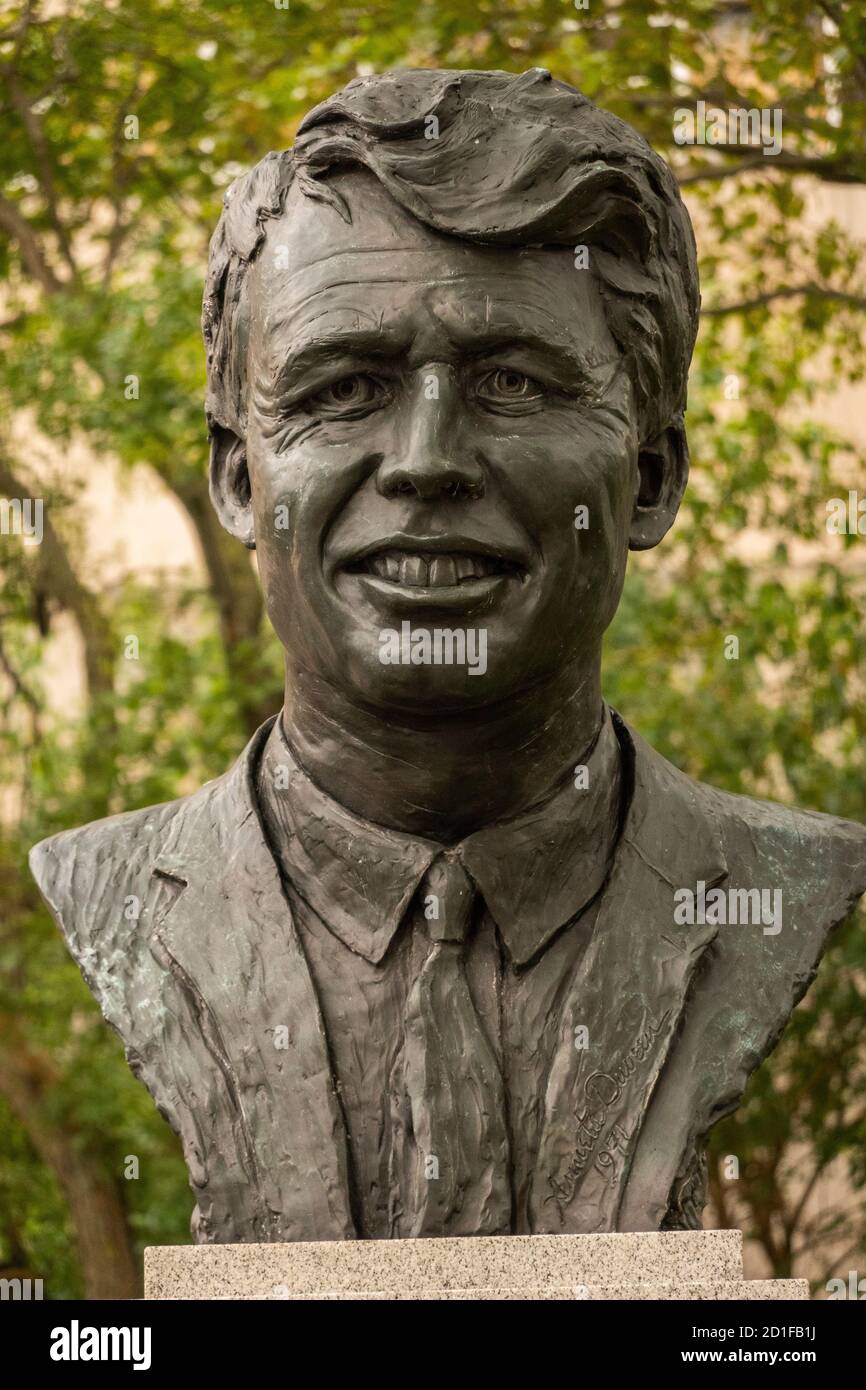 New york supreme court statue hi-res stock photography and images - Alamy