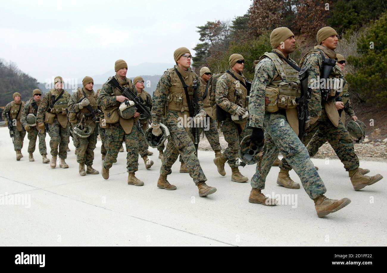 U s marine on firing range hi-res stock photography and images - Alamy