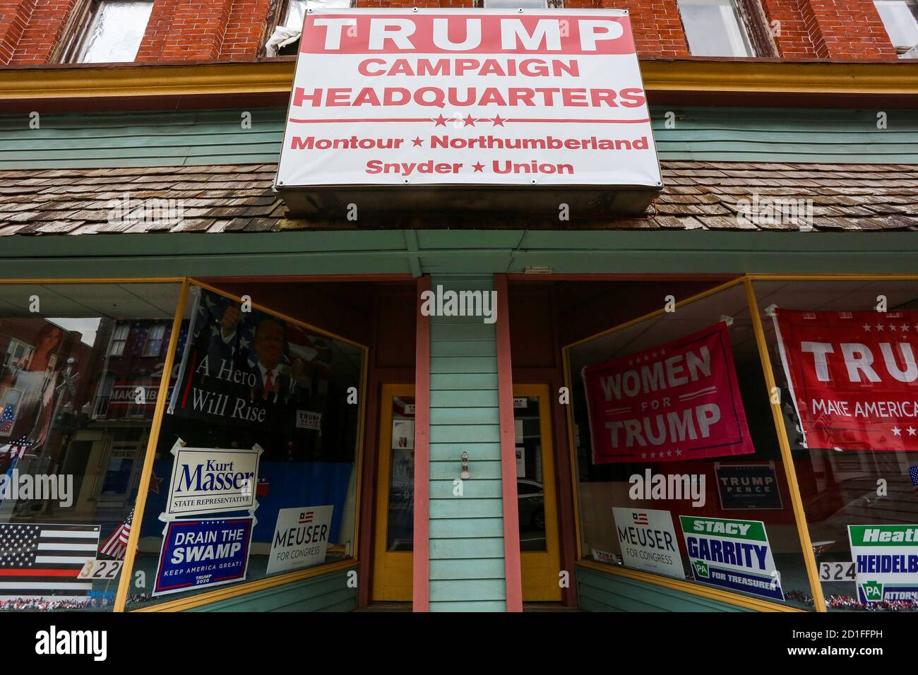 Danville, USA. 05th Oct, 2020. An empty storefront in Danville ...