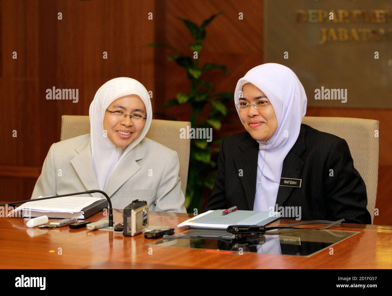 Sharia court hi-res stock photography and images - Alamy