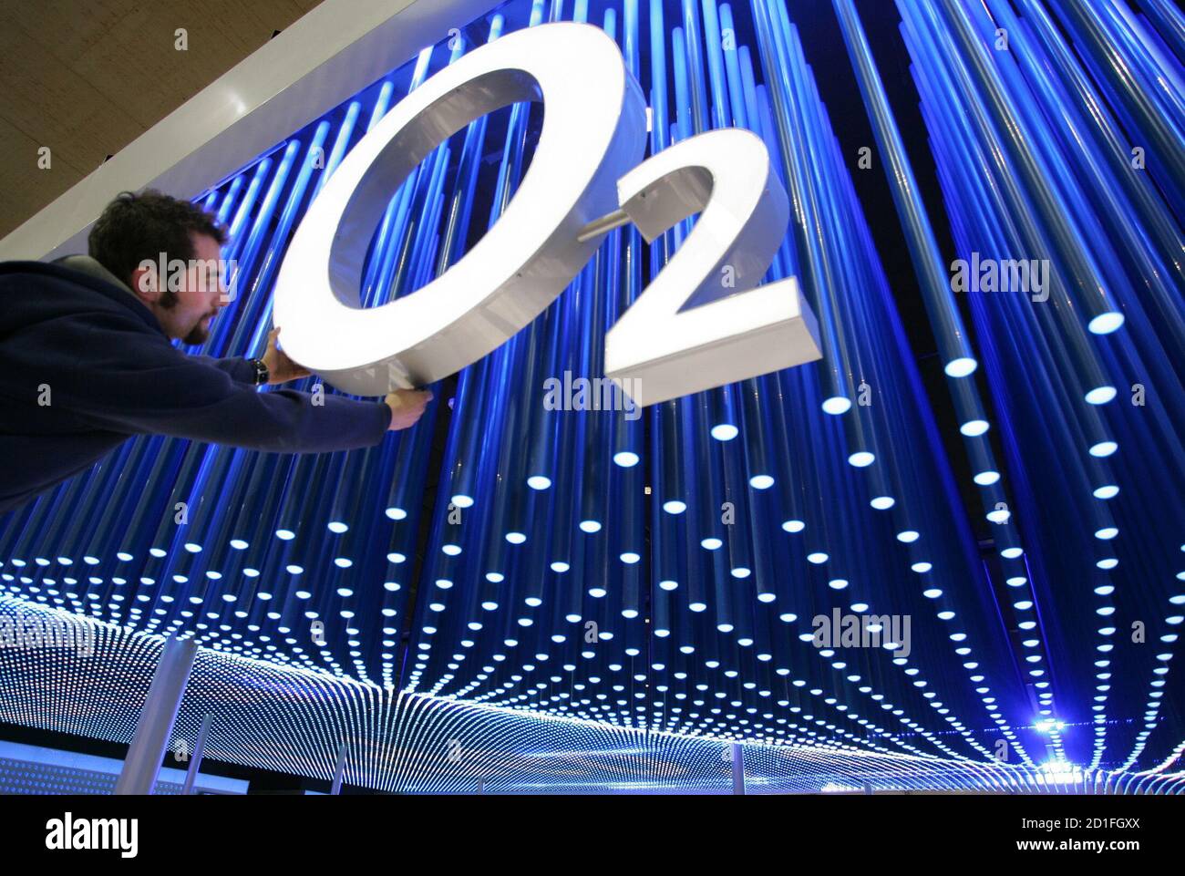 O2 logo uk hi-res stock photography and images - Alamy