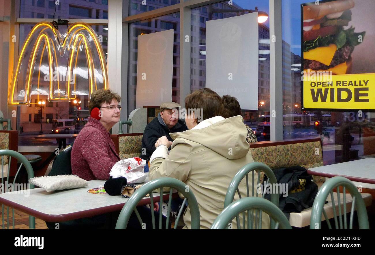 Mcdonalds interior united states hi-res stock photography and images ...