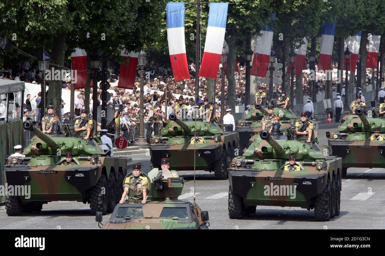Bastille day parade tanks hi-res stock photography and images - Alamy